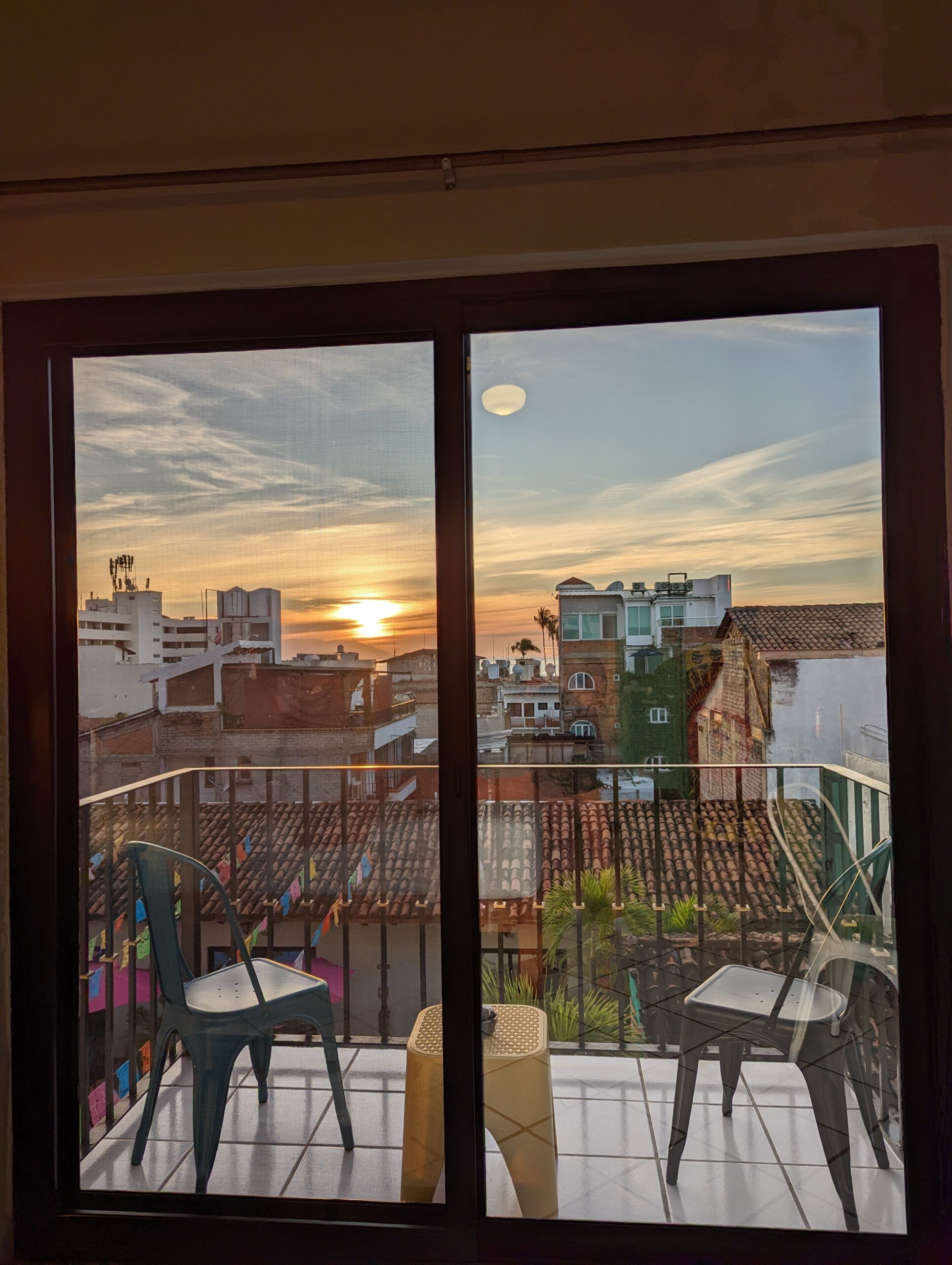 15 Catchy Airbnb Title Examples & Ideas to Explode Your Bookings in 2024